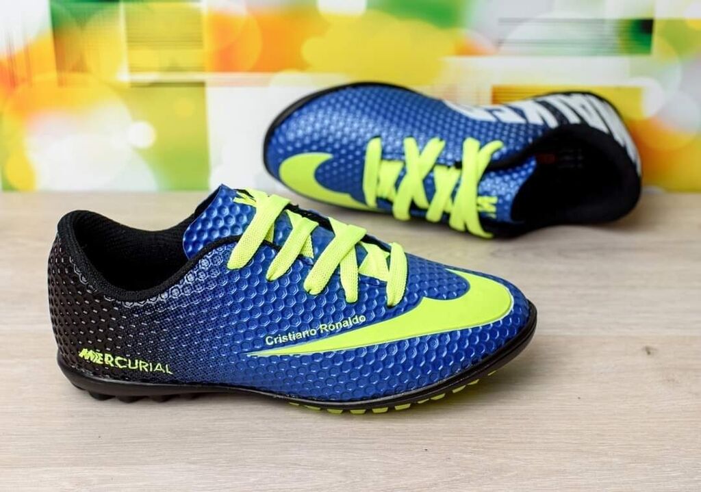 Uvek je vreme za fudbal Kopačke savršeno jednostavnog dizajna. ŠIFRA