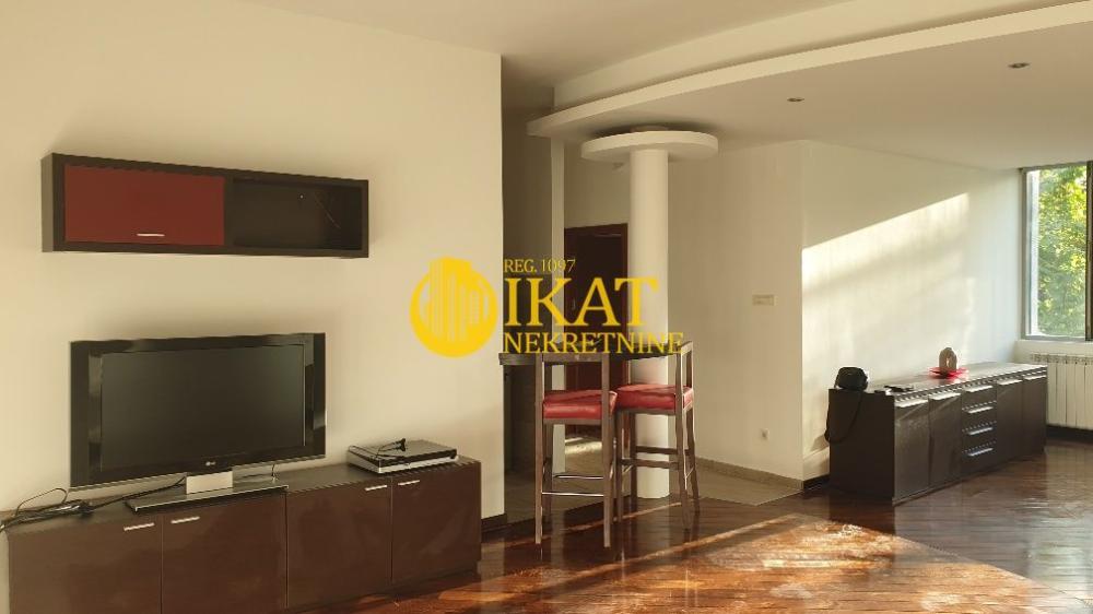 Trosoban stan za izdavanje, 104m2, 1.200€