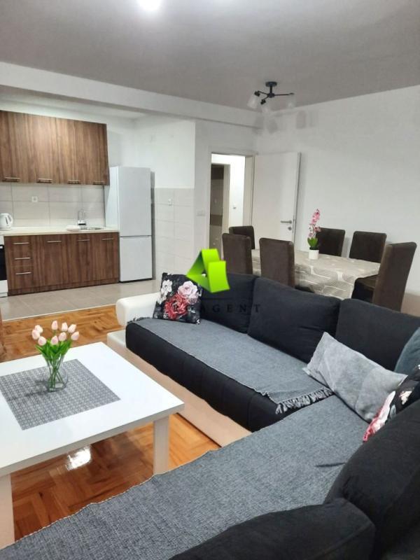 Trosoban stan za izdavanje, 76m2, 450€