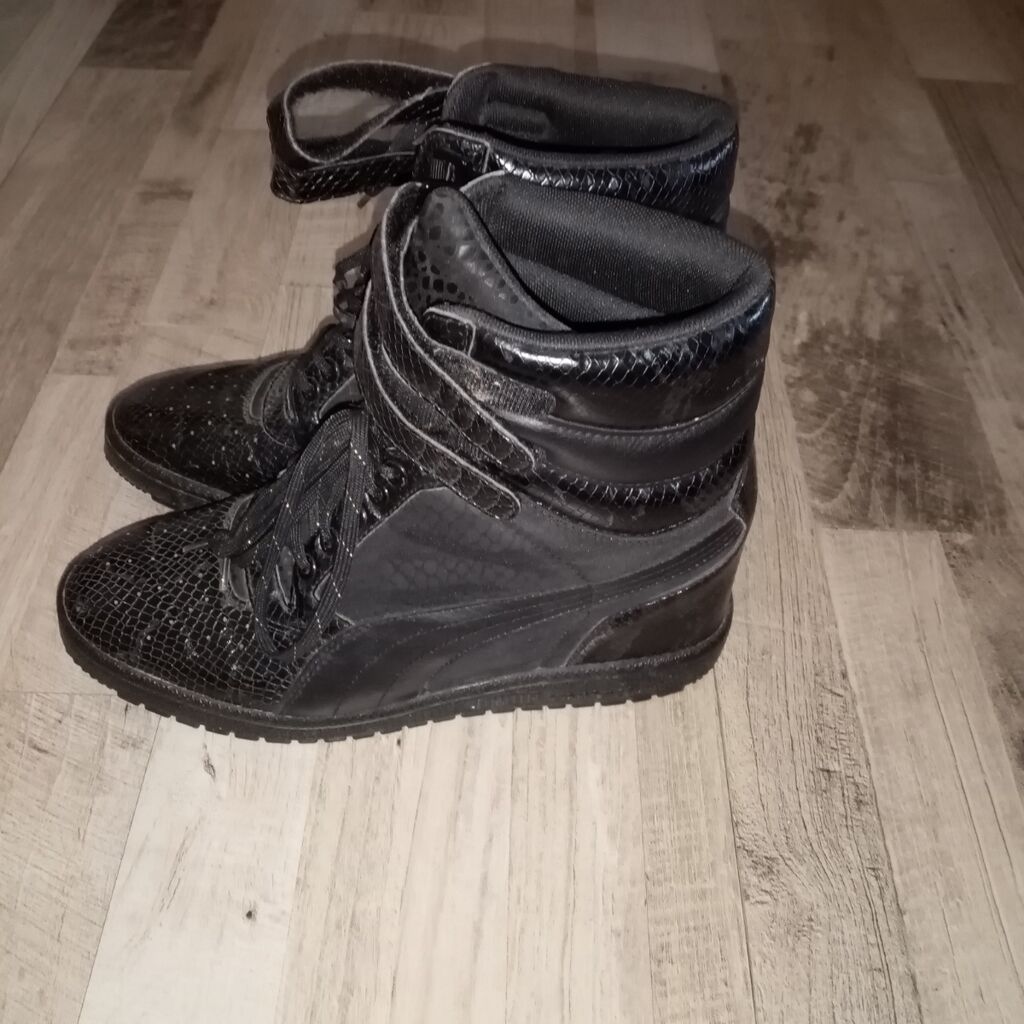 Pumine patike 41br gaziste 26,5 skoro su nove