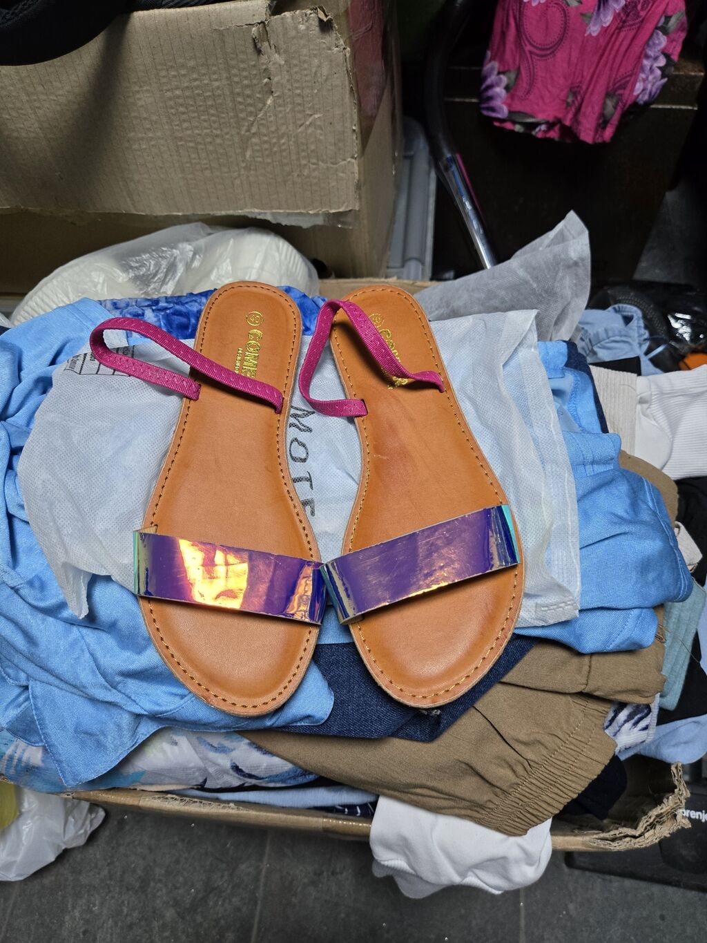 Ženske ravne sandale sa otvorenim prstima - Model: klasične slip-on