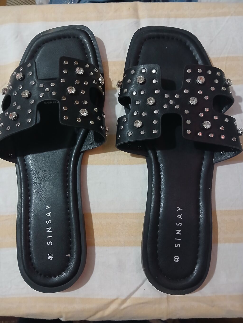Ženske papuče veličina 40. - Boja: crna - Model: ravne slip-on