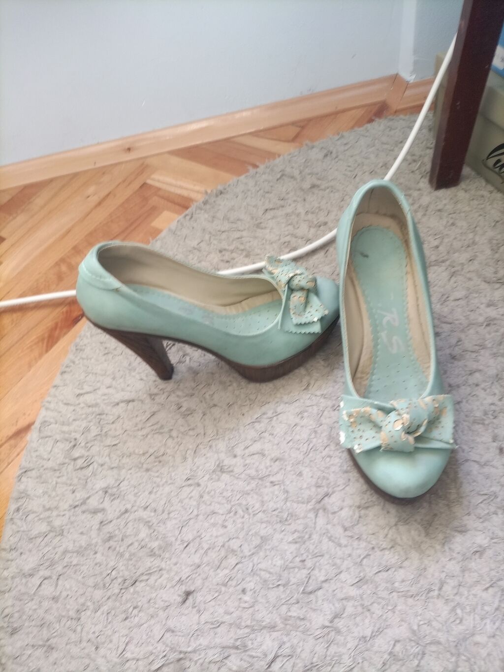 Salonke, 38