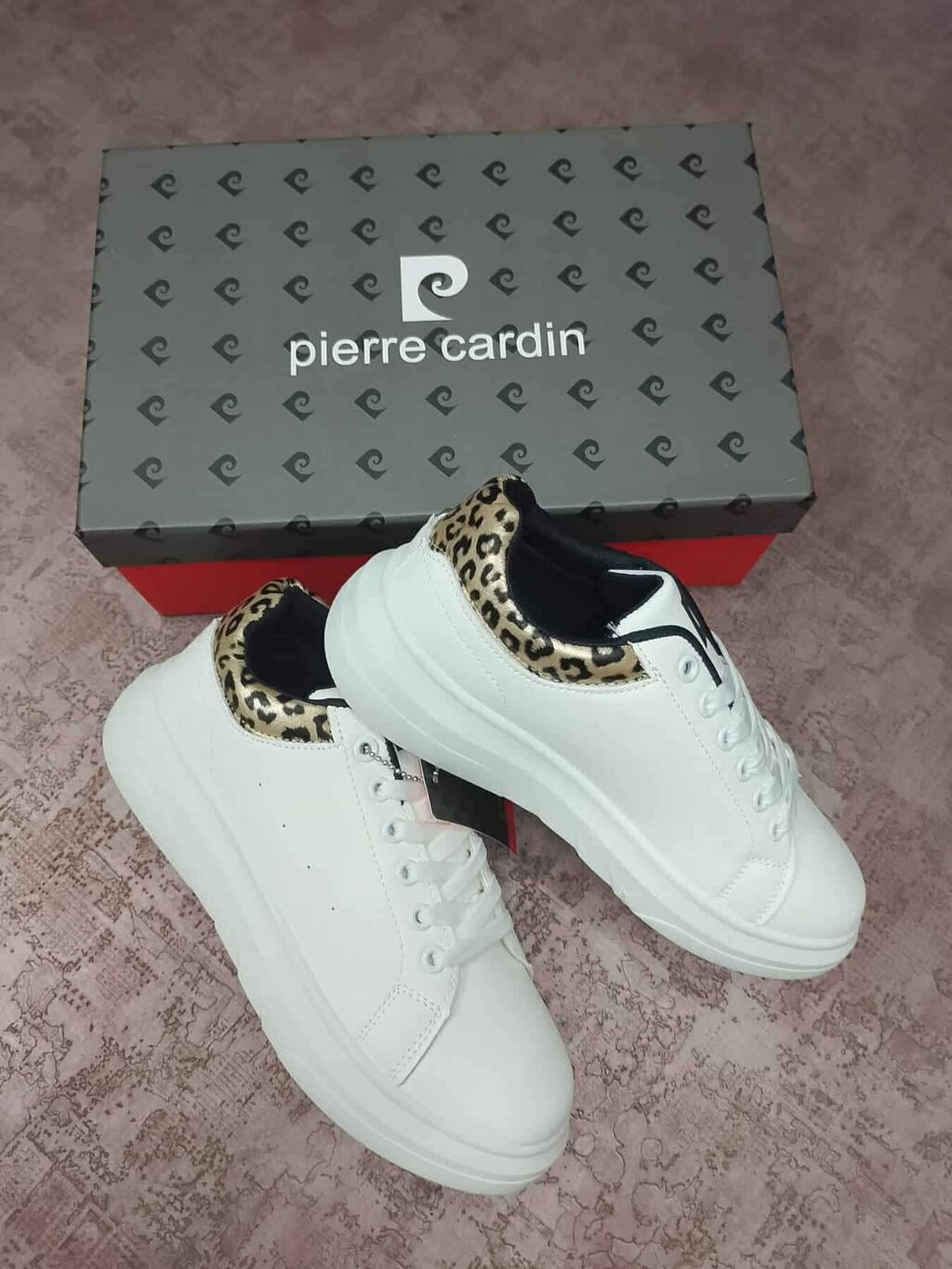 Pierre Cardin ženske patike. U kutiji