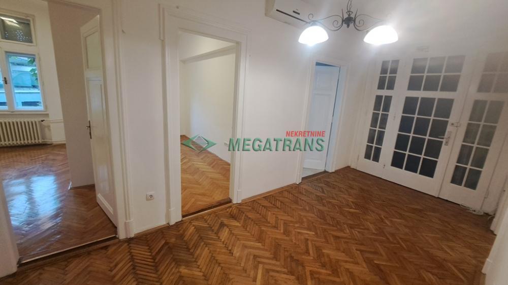 4-soban, 107m2, za stanovanje ili pos. prostor, centar, ul. I.Ognjanovića ID#1811 1.200 €