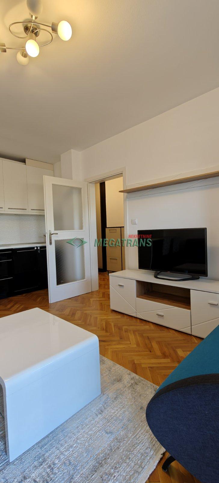 2-soban, 43 m2, centar, ul.Kosovska 1.sprat ID#1807 450 €