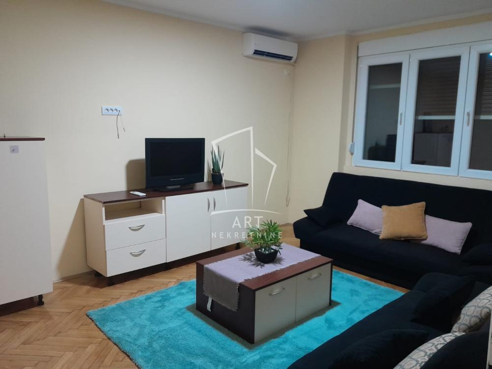 Vračar, mereno 53 m2, renoviran, odmah useljiv ID#12276 650 €