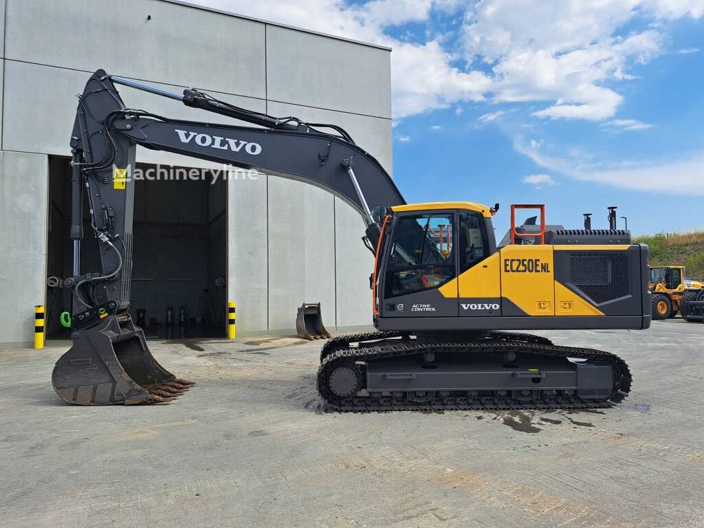 Volvo EC250ENL bager guseničar