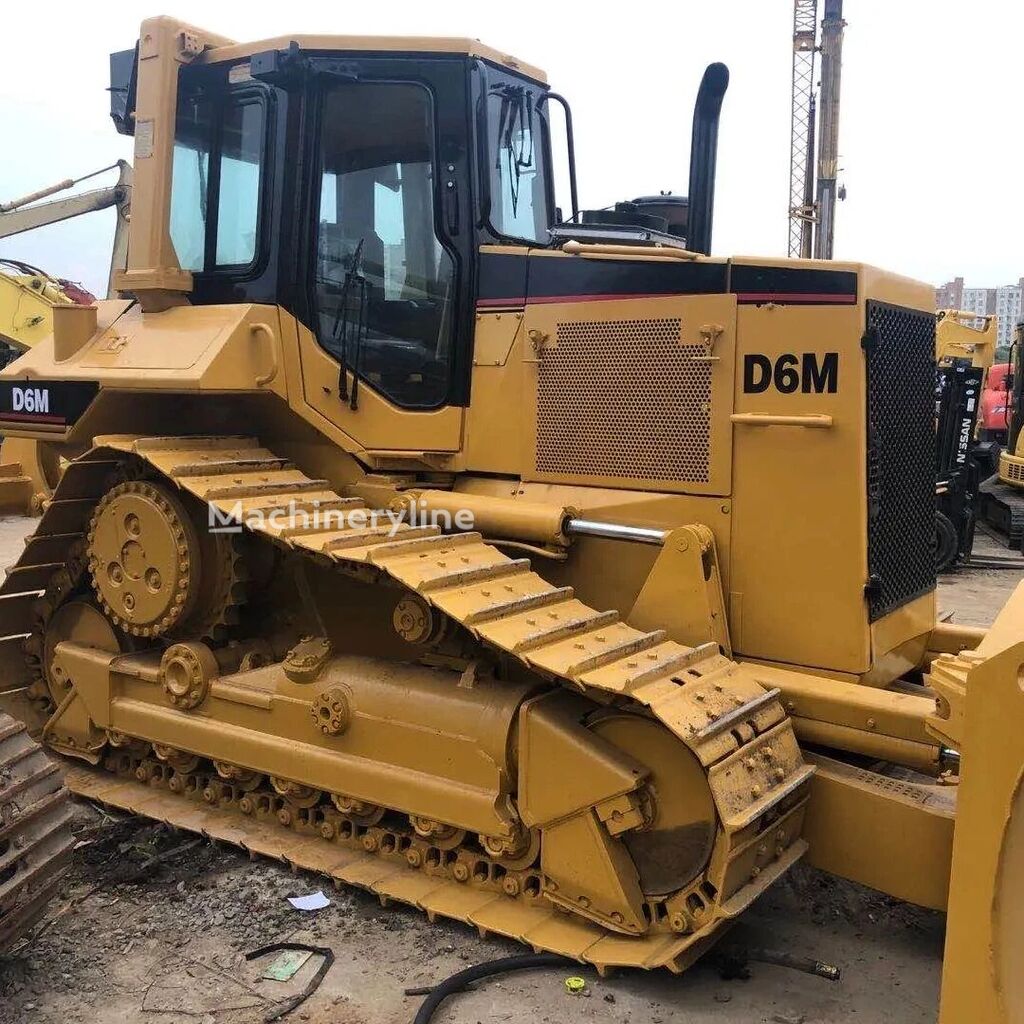 Caterpillar D6M buldožer