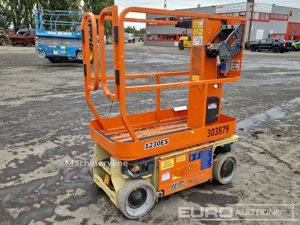 Prodaje se JLG 1230ES hidrauličnu zglobnu platformu na aukciji