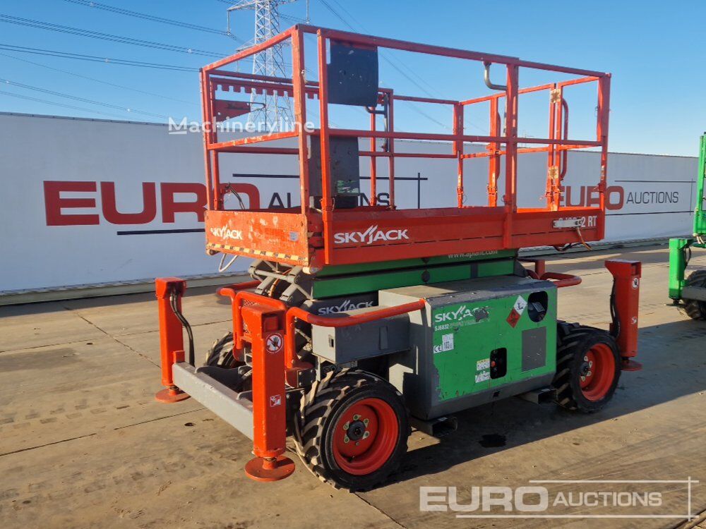 Prodaje se Skyjack SJ6832RT hidrauličnu zglobnu platformu na aukciji