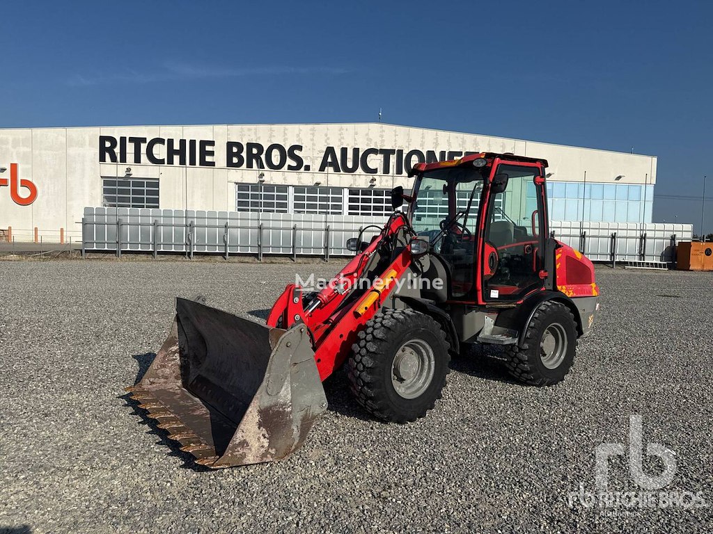 Prodaje se JCB 406 T4 prednji utovarivač na aukciji