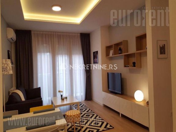 #38335, Izdavanje, Stan, A BLOK, 850 EUR