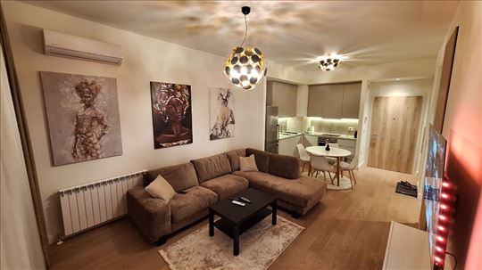 Moderan i elegantno opremljen stan u BW Sole