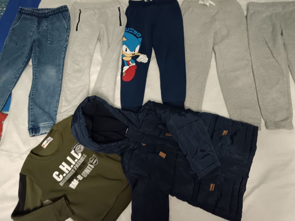 Paket: Trenerke, Farmerke, Pantalone, Za dečake, uzrast: 5-6 godina