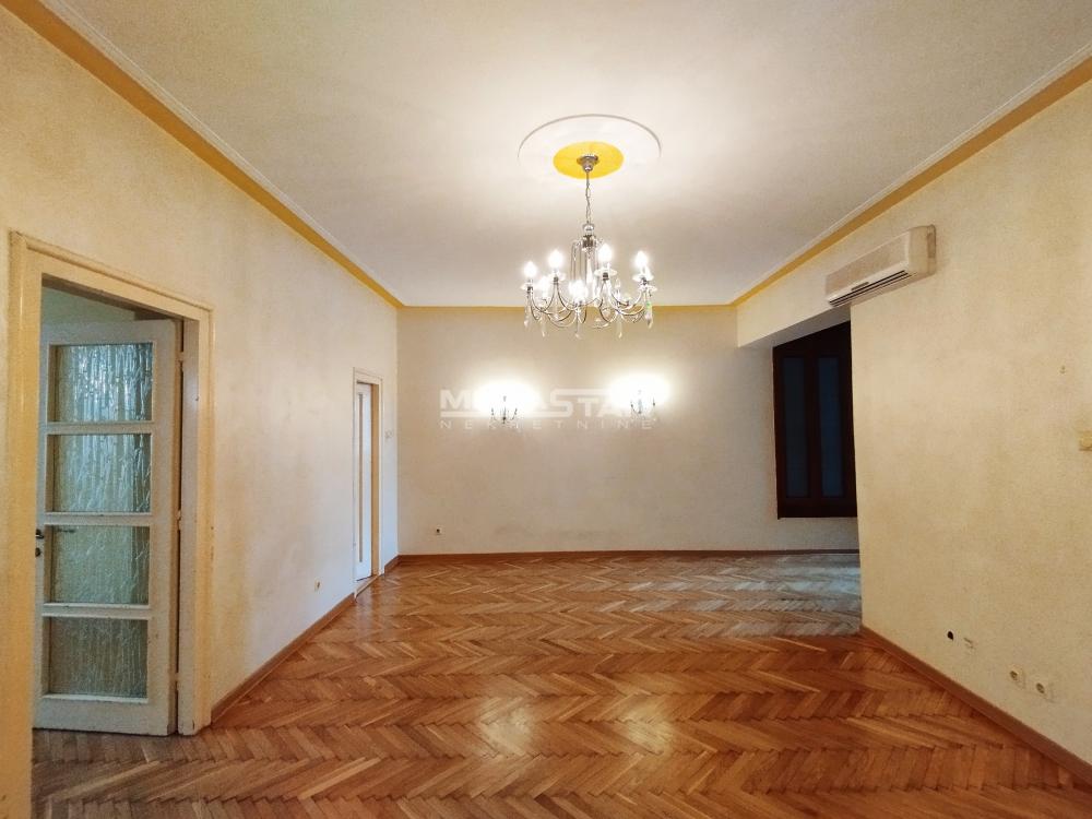 Krunski venac, salonac, 3.5 1.000 €