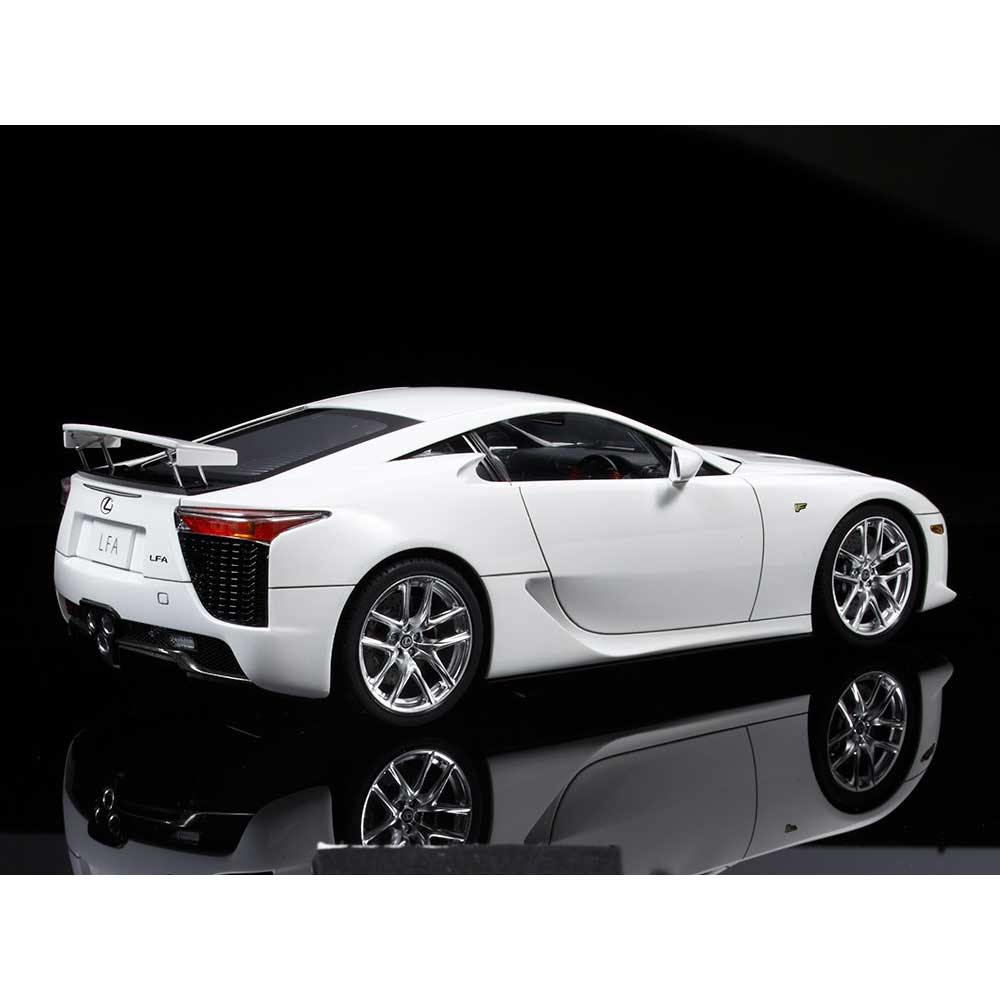 1:24 Lexux LFA V10 Roadver.