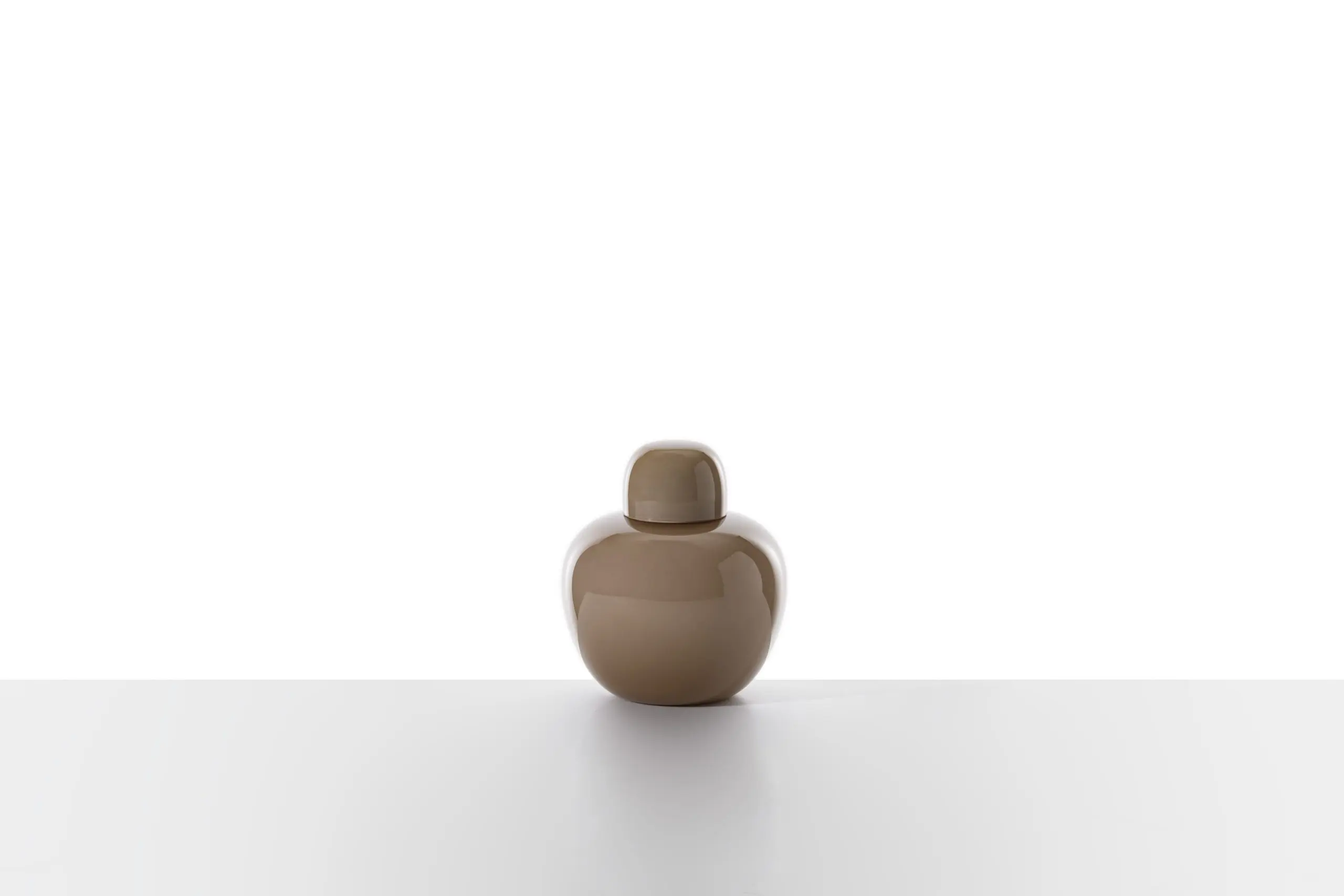 Vaza sa poklopcem – “Opachi” // “Beige Milk”