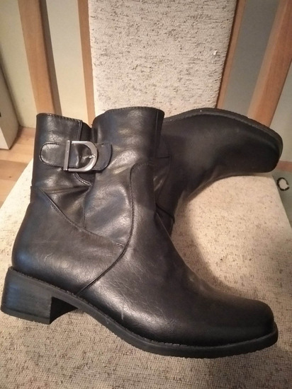 Nove crne gleznjace,velicina 37 ili 24 cm