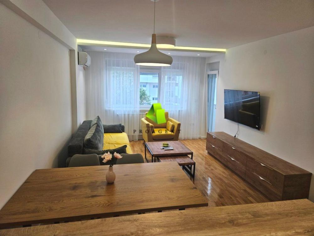 Trosoban stan za izdavanje, 73m2, 600€