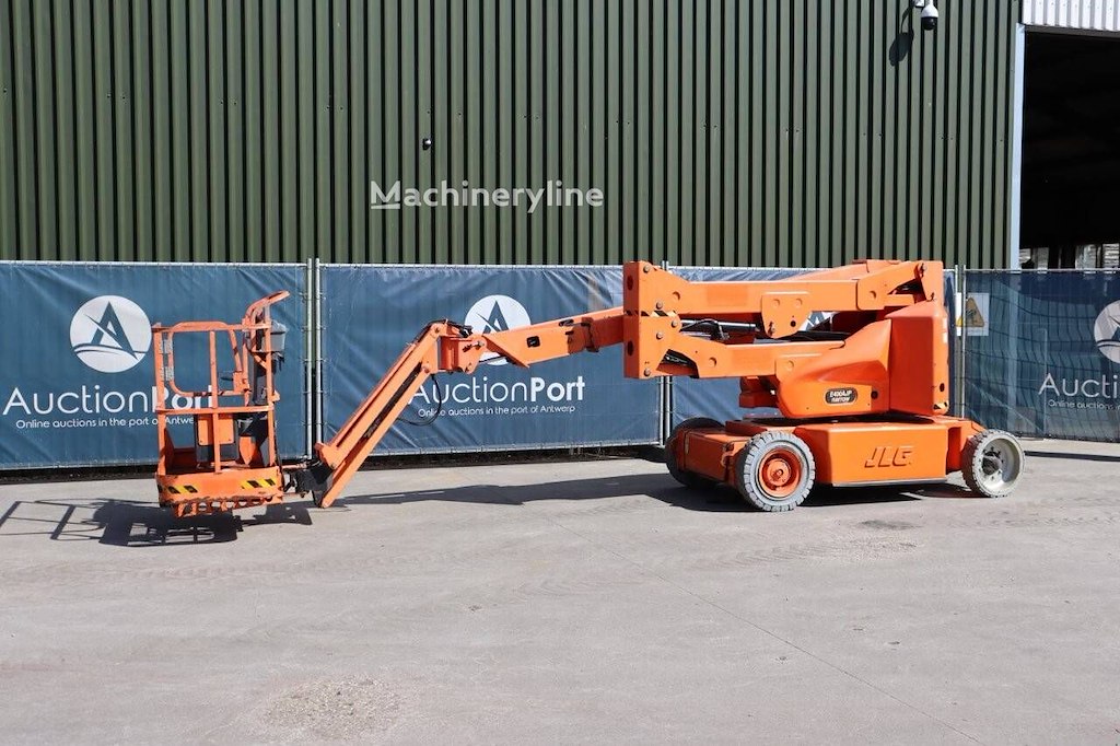 Prodaje se JLG E400AJPN hidrauličnu zglobnu platformu na aukciji