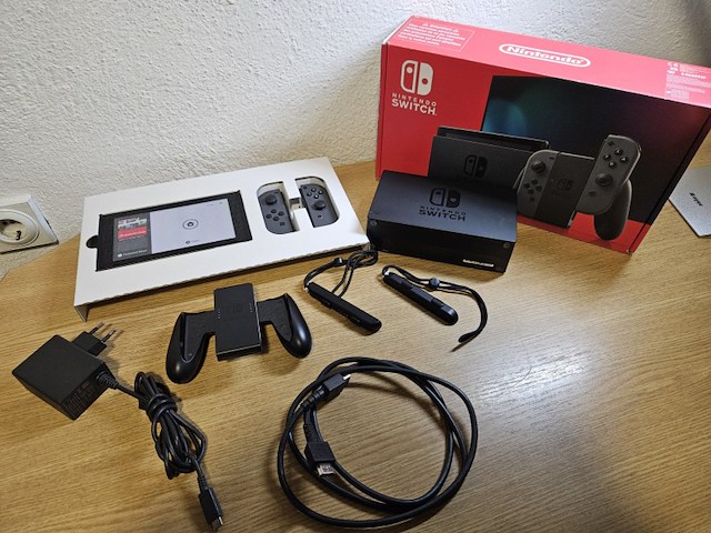 Nintendo SWITCH v2 HAC-001 32GB konzola oprema u kutiji