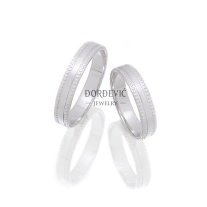 Burme To the moon and back