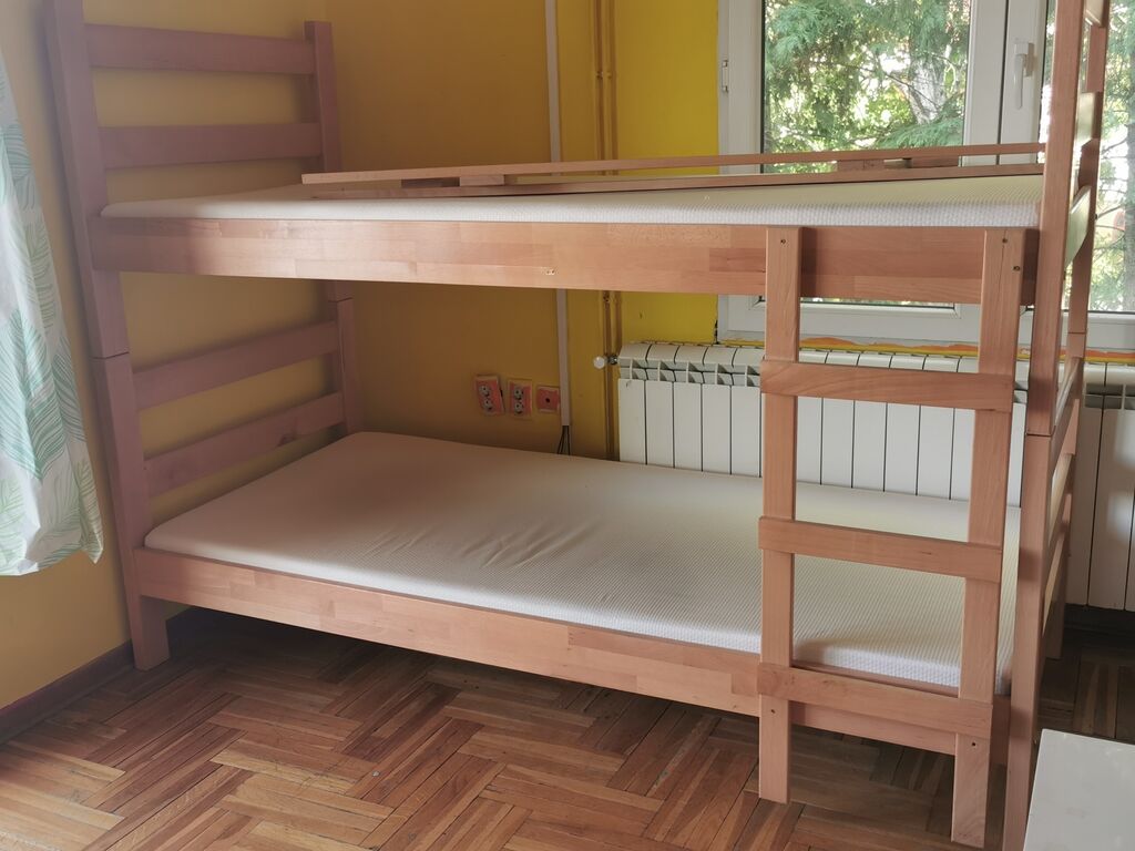 Drveni krevet na sprat sa dušecima Dimenzije :kreveti su odvojivi,mogu