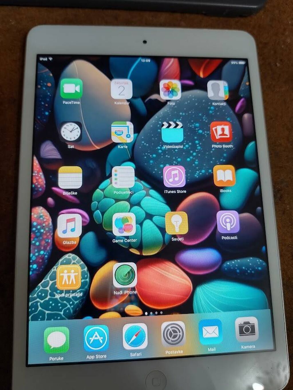 APPLE iPad MINI = WiFi = iCloud FREE = 7.9 Baterija jako dobro drzi