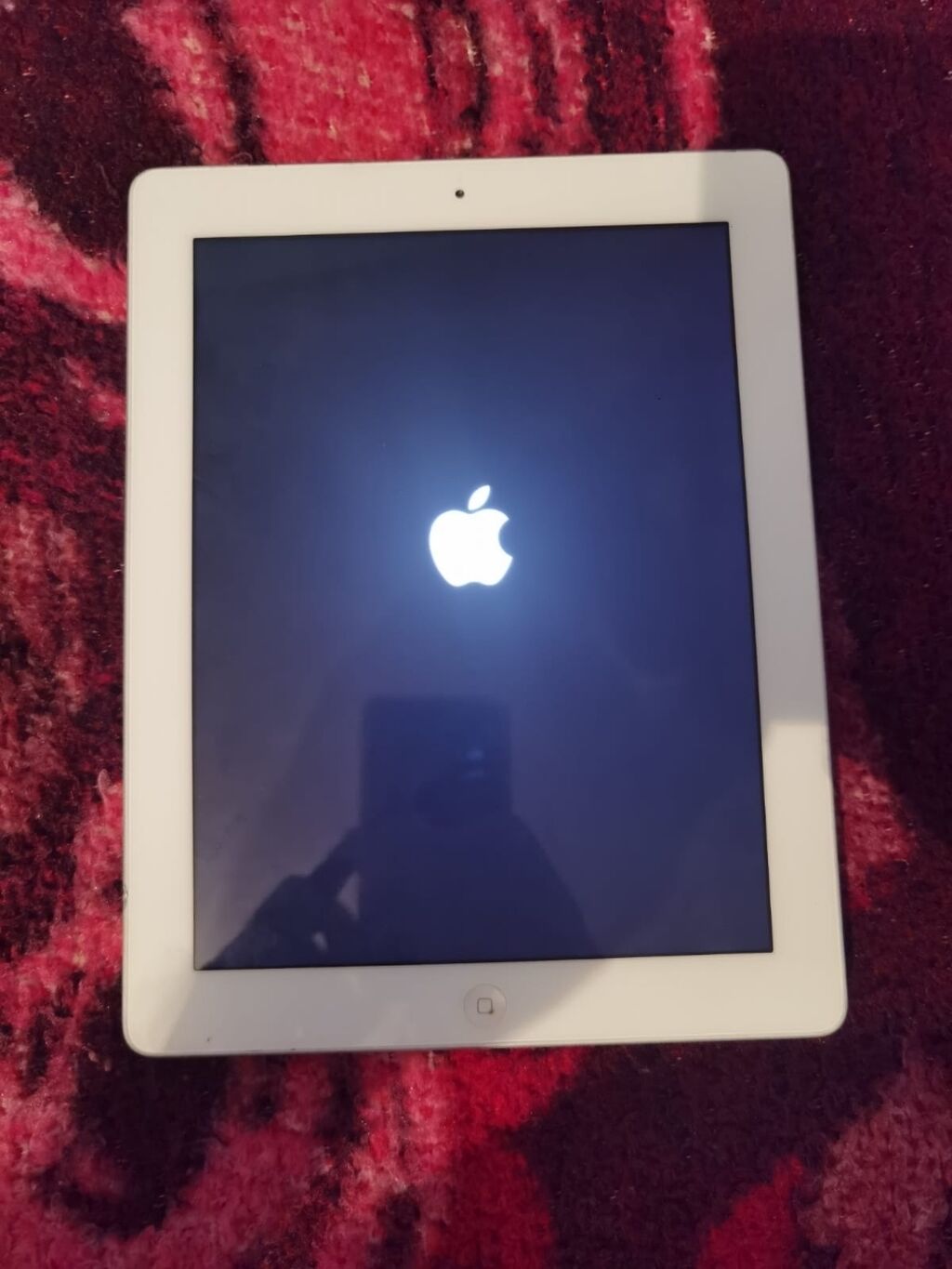 Na prodaju tablet IPad 3. Ispravan je, ali zaključan na iCloud, ko zna