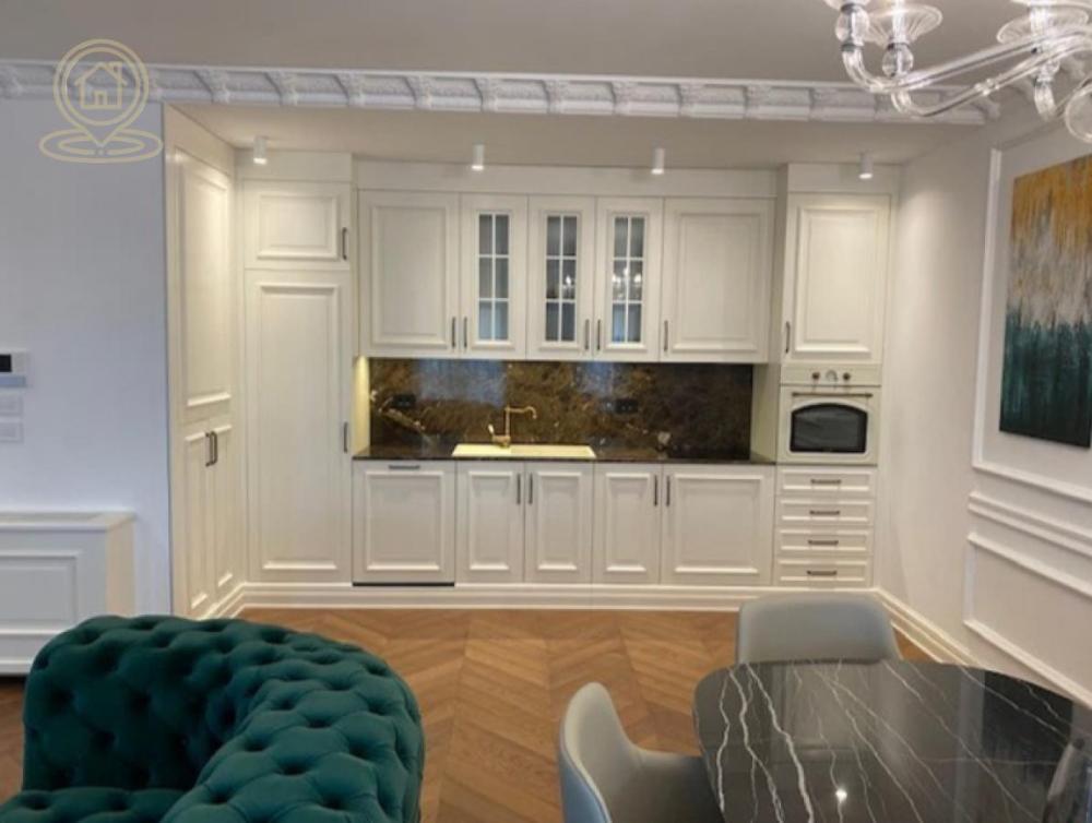Trosoban stan za izdavanje, 100m2, 2.700€