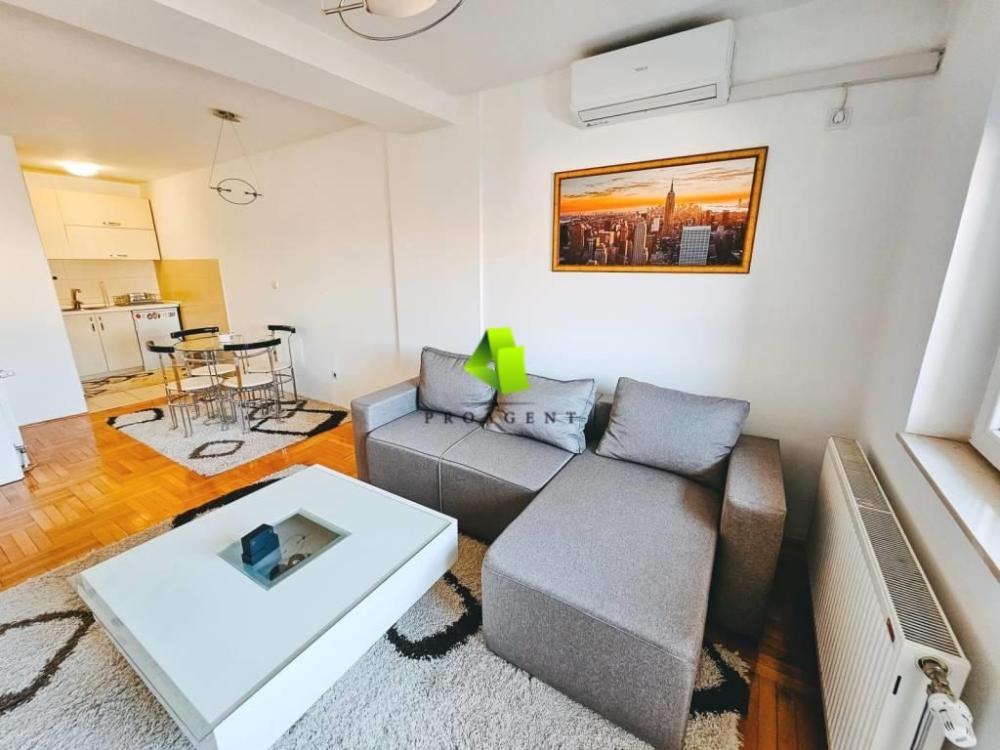 Trosoban stan za izdavanje, 70m2, 500€