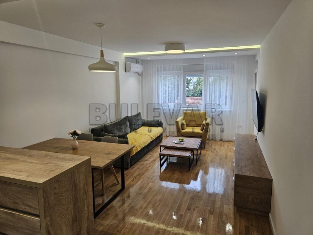 Cara Dušana, Trosoban stan za izdavanje, 73m2, 600€