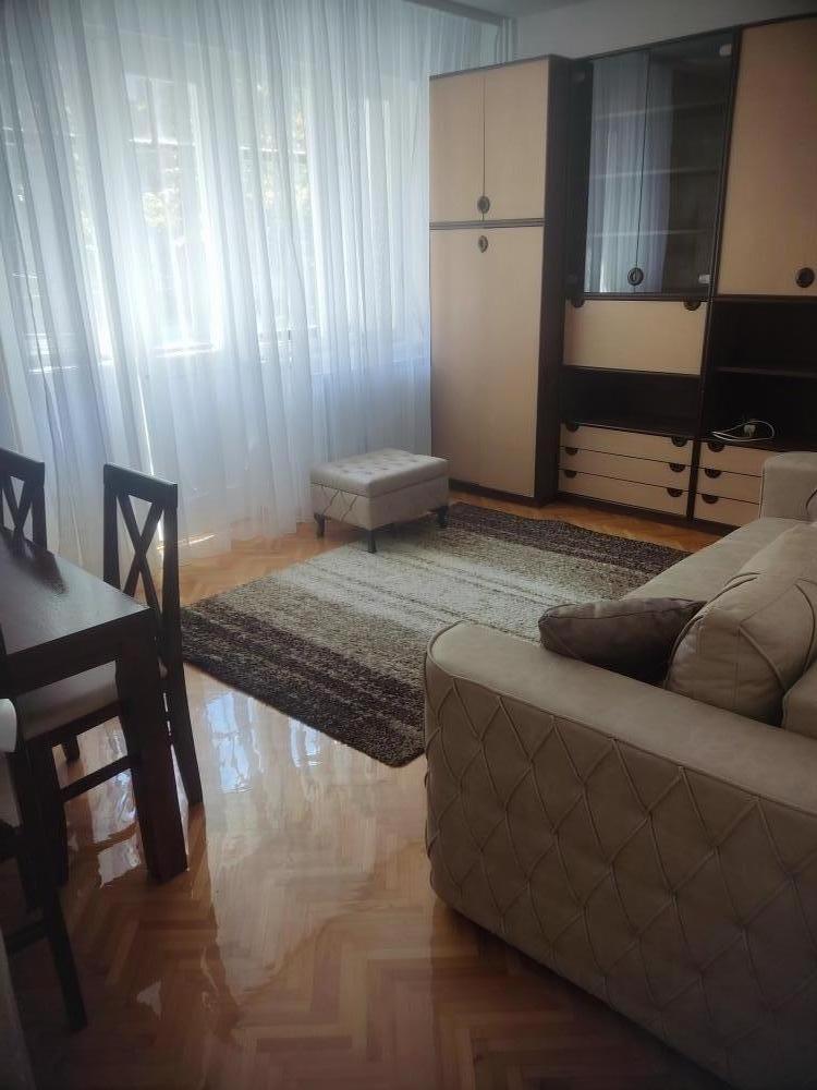 Dvoiposoban stan za izdavanje, 67m2, 400€
