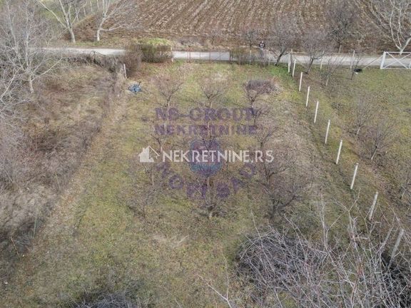 Odlicna vikendica u Irigu 42m2