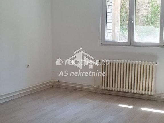 Vračar, Južni bulevar, 3.0 stan, 75m2, 700 EUR