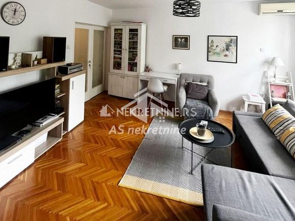 Vračar, Crveni krst, 3.0 stan, 80m2, 800 EUR
