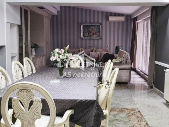 Vračar, Hram Svetog Save, 4.0 stan, 200m2, 2500 EUR