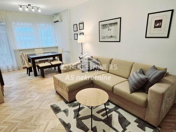 Novi Beograd, Blok 11, Hotel Jugoslavija, 2.5 stan, 70m2, 900 EUR