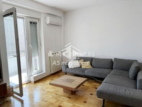 Vračar, Hram Svetog Save, 4.0 stan, 135m2, 1500 EUR