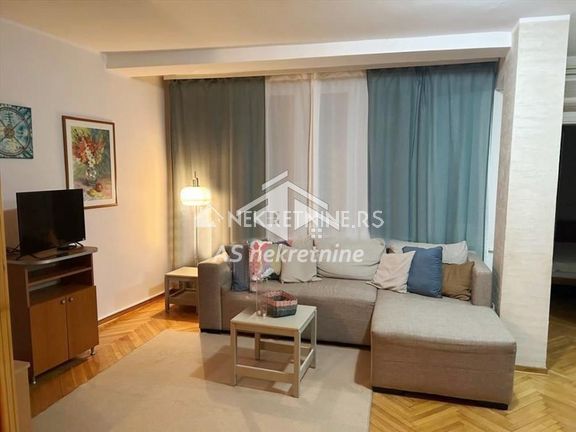 Vračar, Kalenić pijaca, 3.0 stan, 67m2, 900 EUR