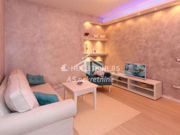Stari grad, Dom omladine, 2.0 stan, 53m2, 800 EUR