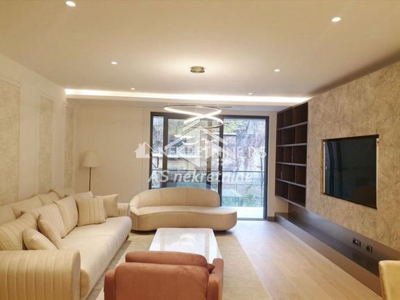 Vračar, Cvetni trg, 2.0 stan, 104m2, 3000 EUR