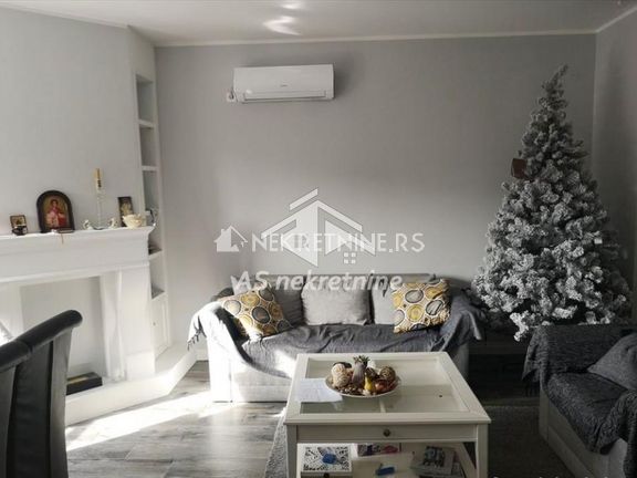 Vračar, Crveni krst, 3.5 stan, 82m2, 1400 EUR