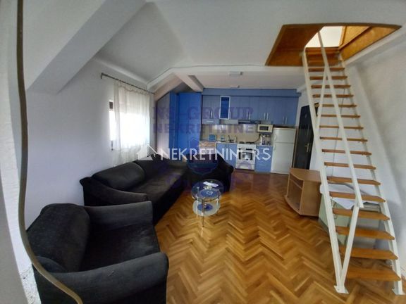 Trosoban stan u Indjiji 73m2
