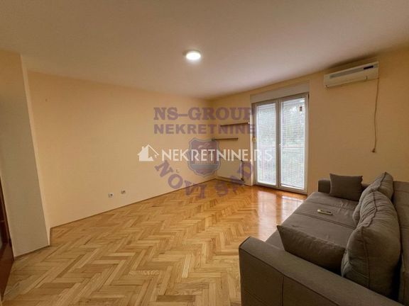 Garsonjera,Nova Detelinara