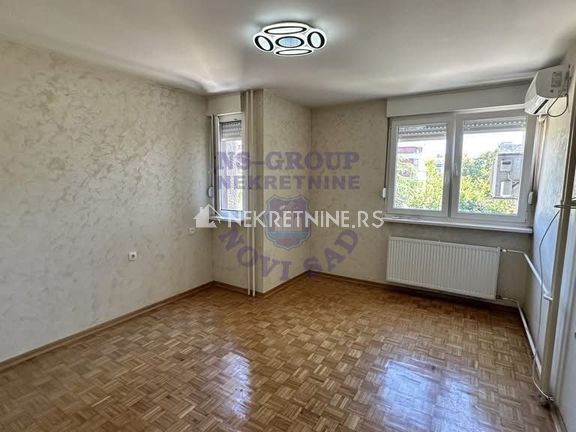 Odlicna renovirana garsonjera!