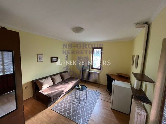 Garsonjera 17m2 Kej