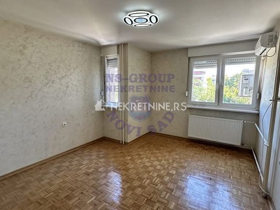 Renovirana garsonjera na traženoj lokaciji!!!
