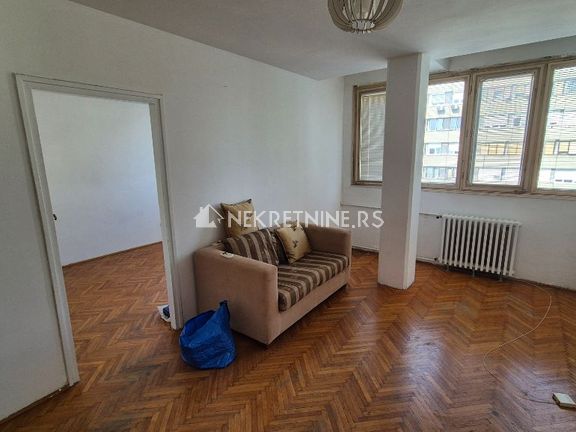 Kod Opštine NBGD,dvosoban,V/XIII,uknjižen,45m2,odmah useljiv